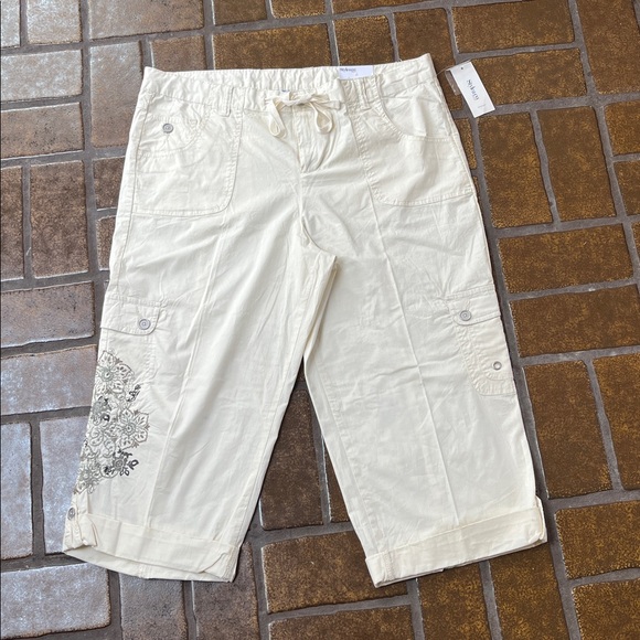 Style & Co. | Pants & Jumpsuits | Nwt Style Co Cream Floral Accent ...